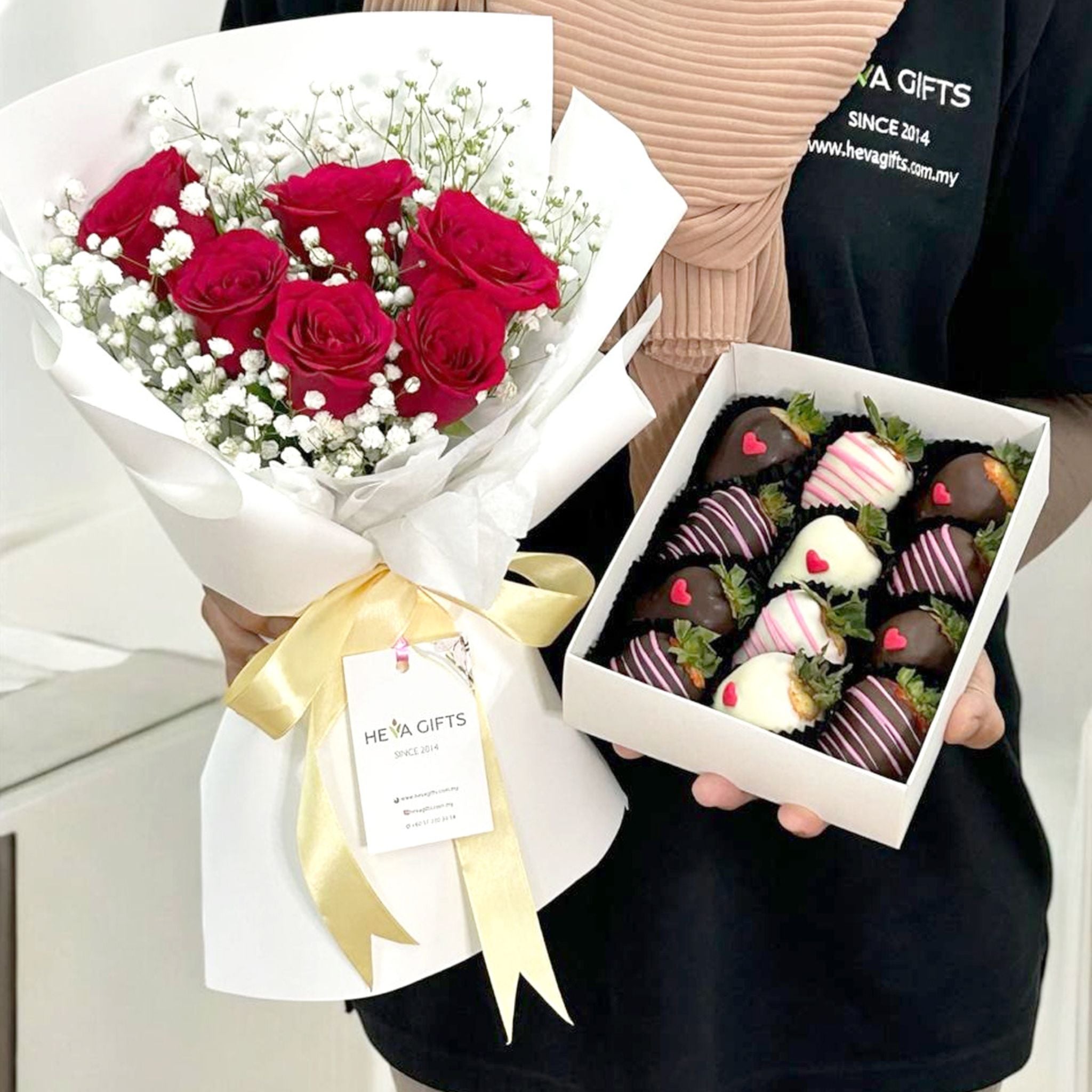 ANKARA GIFT SET | Red Roses and Chocolate Strawberries | Giftshop KL ...