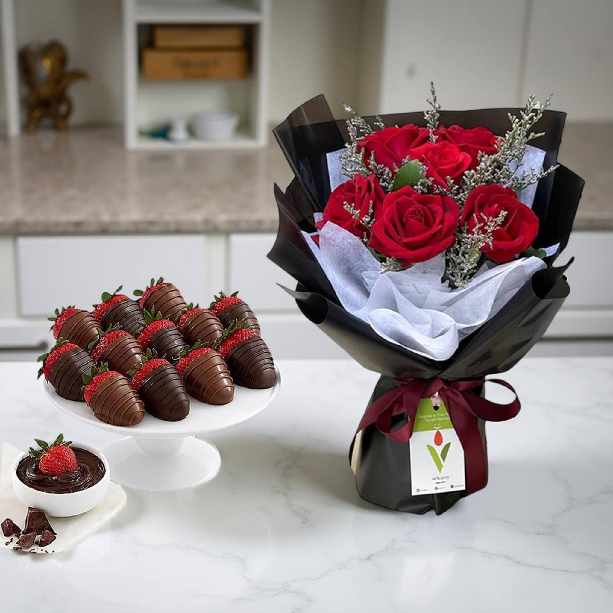 AZIZ GIFT SET | Rose Bouquet and Chocolate Gift | KL online Florist ...
