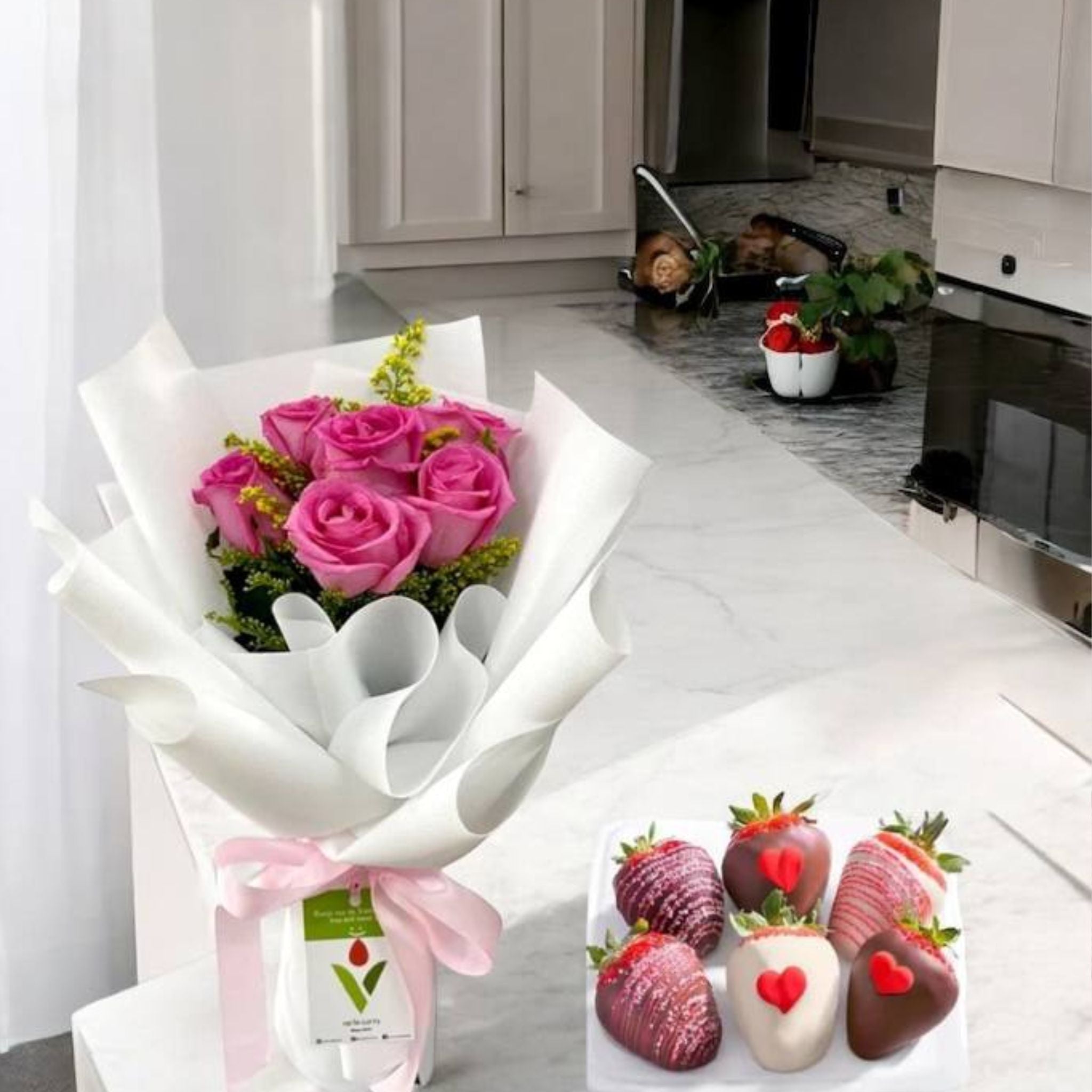 BELEN SET Mini Gift Set | Rose and Chocolate | Heva Gifts | Florist JB ...