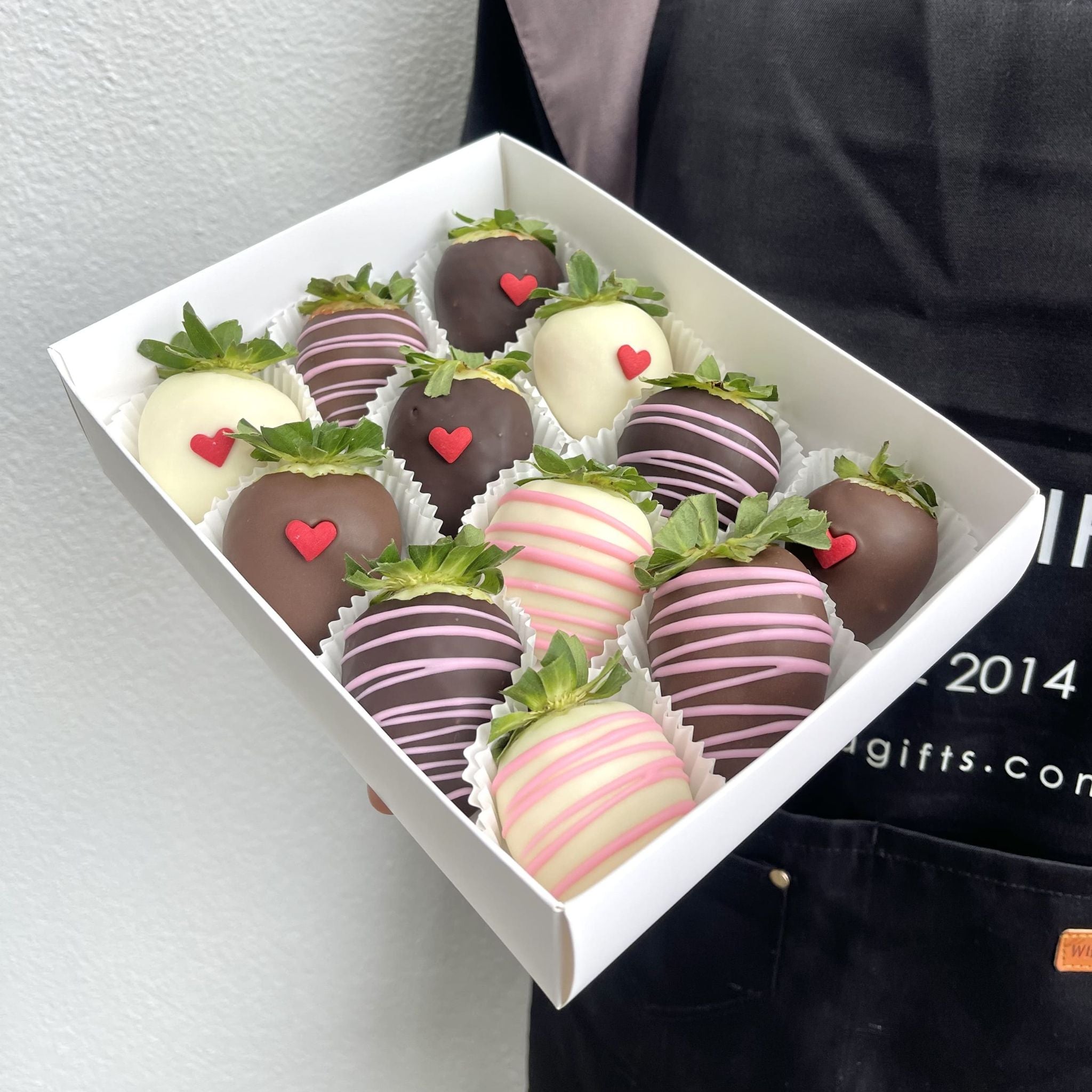 CHOCO HEART | Chocolate dipped Strawberries | Romantic Gift Delivery ...