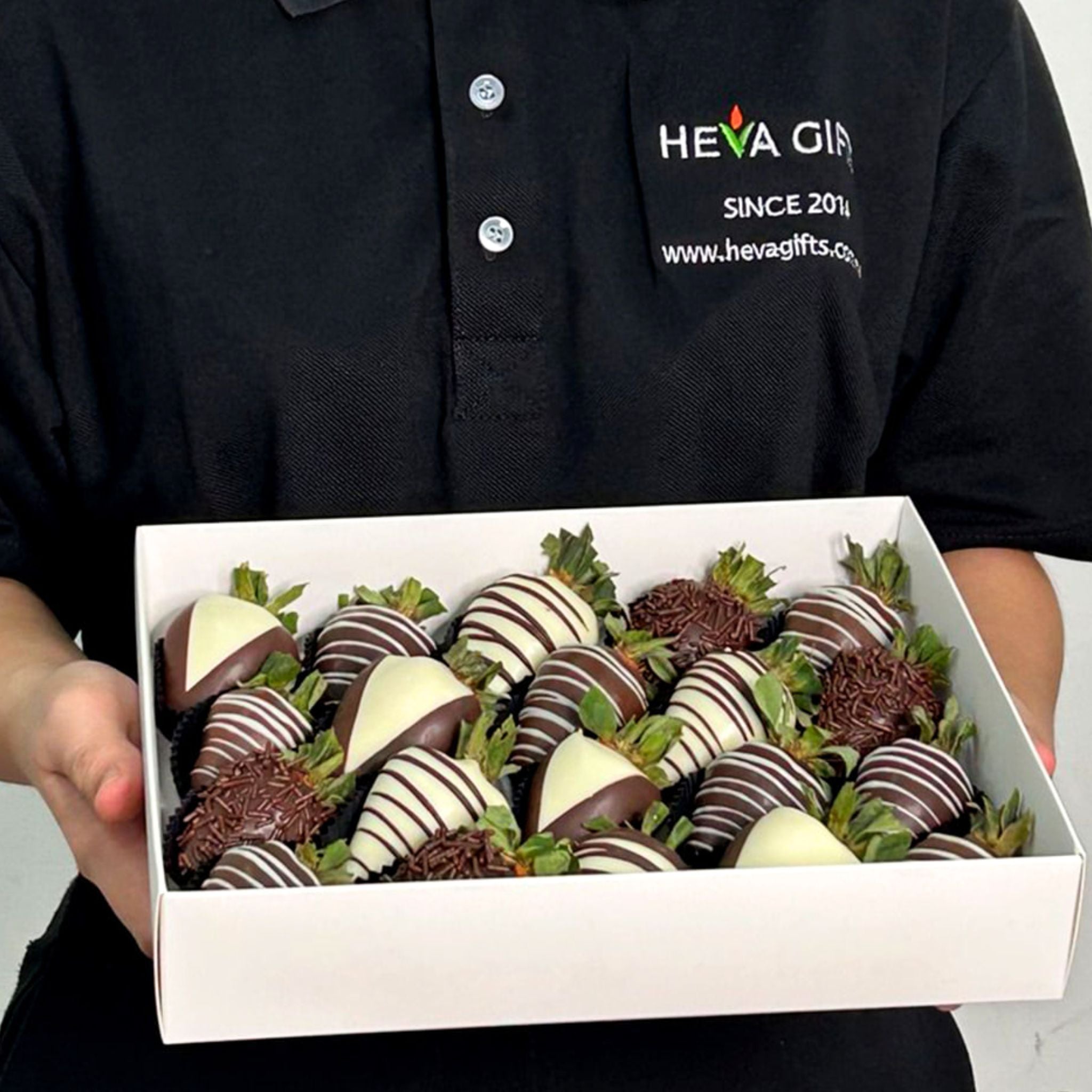 GABRIELLA CHOCOLATE STRAWBERRIES | Anniversary Gifts for Male| Heva ...